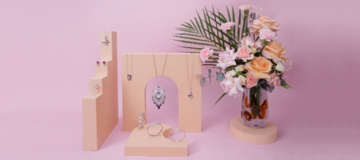 Online Flowers & Gifts Delivery in Qatar | Floward | Same-Day Flowers ...