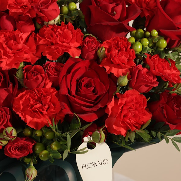 Buy and send Charm Essence Flowers Vase gift Online in Sharjah ...