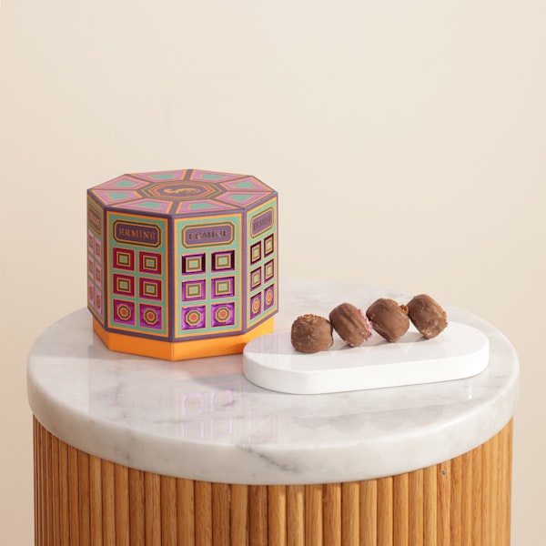 Buy and send Ermine Chocolate Bites Box gift Online in Riyadh | Floward ...