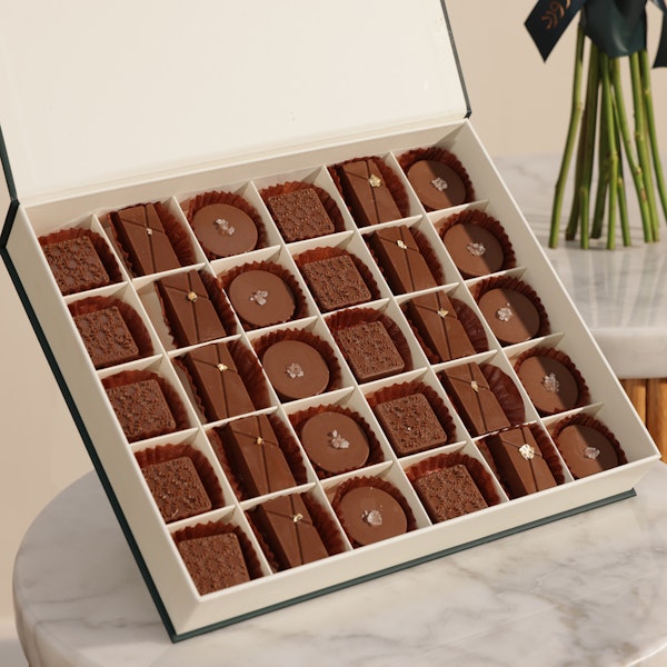 Buy and send Floward Premium Chocolate Box | Cheerful Rose Bouquet gift ...