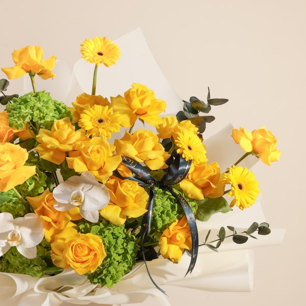 Buy and send The Gentleman's Radiant Flowers Box gift Online in Muscat ...