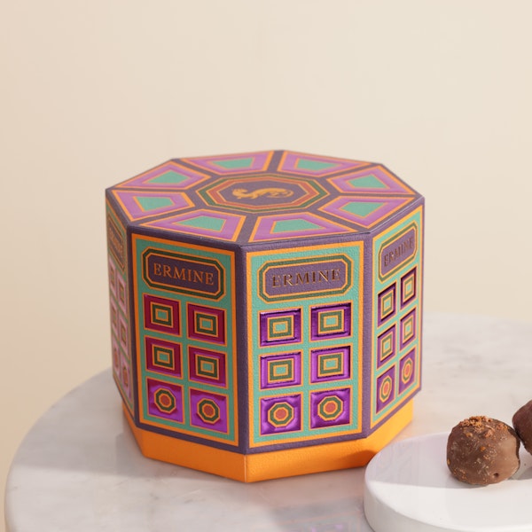 Buy and send Ermine Chocolate Bites Box gift Online in Riyadh | Floward ...