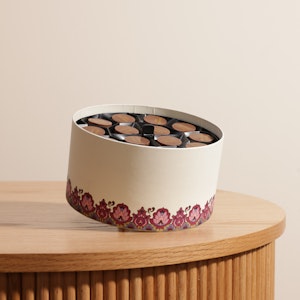 Buy and send Hanoverian Round Chocolate Box gift Online in Qatar ...