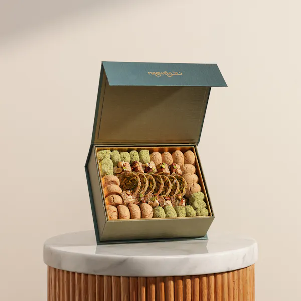 Buy and send Nagwa Mashrabiyah Small Arabic Sweets Box gift Online in ...