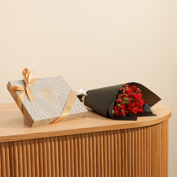 Buy and send Levo Luxury Chocolate Box | Delicate Flowers Bouquet gift ...