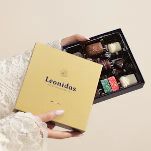 Buy and send Leonidas Medium Gold Heritage Gift Box gift Online in ...